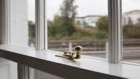 Window Handle Types: Which Handles Suit Which Windows? | Homebuilding