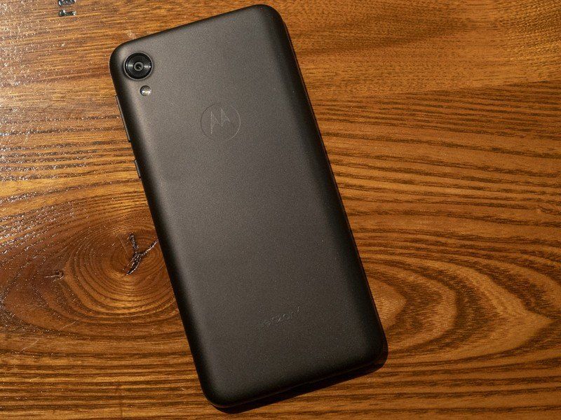 Moto E6 unveiled with Snapdragon 435 and removable 3000mAh battery ...
