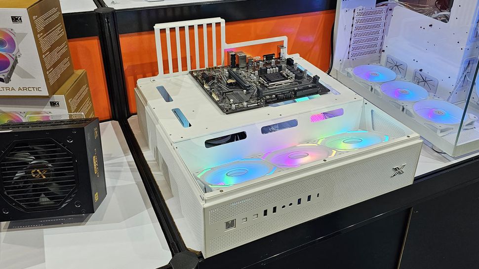 Xigmatek Shows off Glowing White PC Test Bed and Several High-End Cases ...