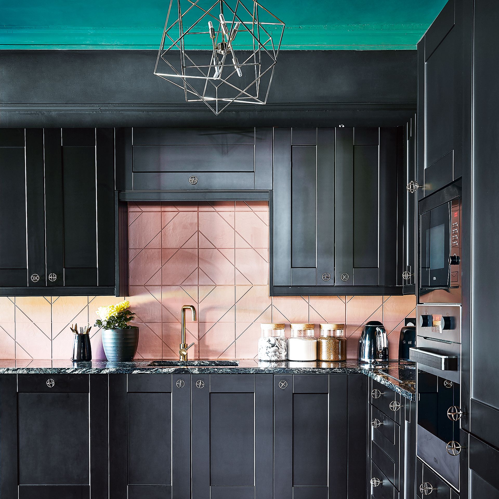 Upstand vs splashback: the difference and which is best | Ideal Home