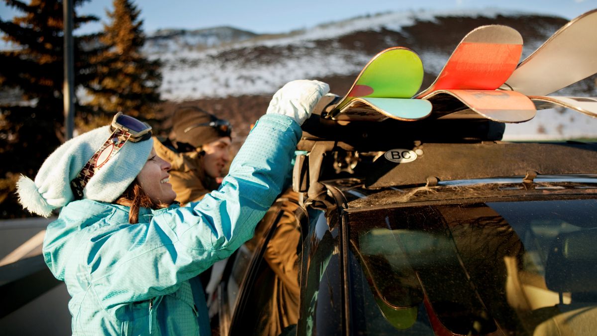 How to transport skis | Advnture