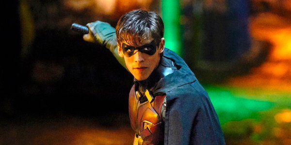 Titans Review: DC Universe's Dark Superhero Drama Is The Opposite Of ...