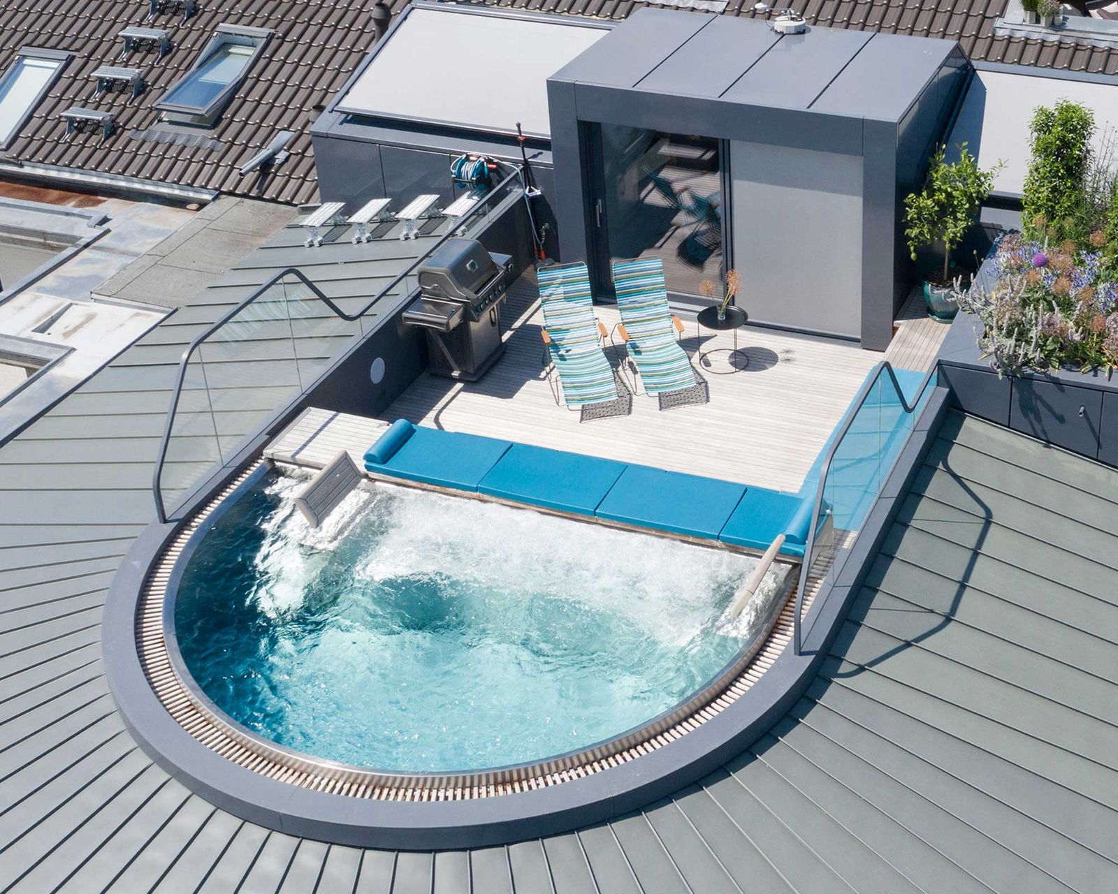 11 swimming pool shapes to consider | Gardeningetc