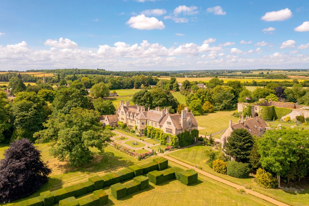 A magnificent country manor house that comes with an illegally-built ...