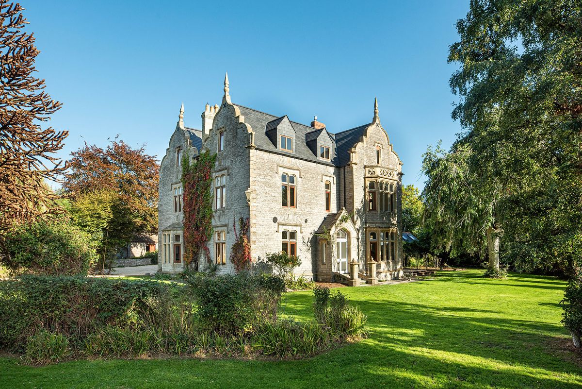 A grand and beautiful Victorian home with views of Glastonbury Tor ...