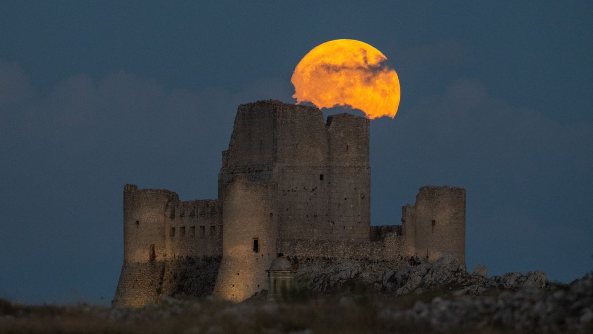 What time is the July full moon July 10? | Space
