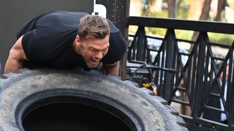 Alan Ritchson packed on 30 pounds of muscle to play Reacher — here’s ...