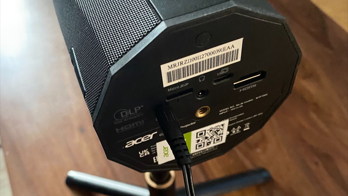 Acer C250i review: "True portability but held back by weaknesses ...