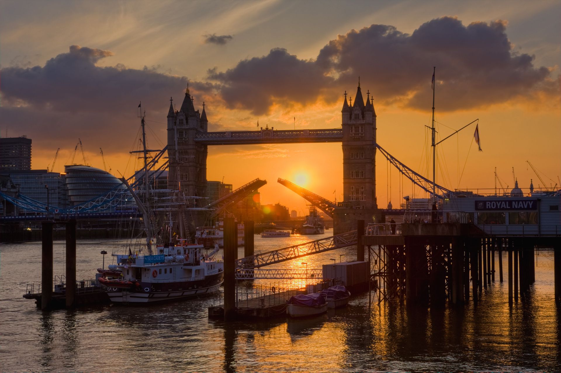 Curious Questions: How does Tower Bridge work? And why was it built ...