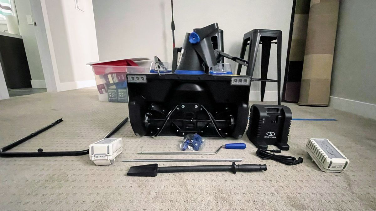 Snow Joe 24V-X2-SB22 22-in Push Battery Snow Blower review | Top Ten ...