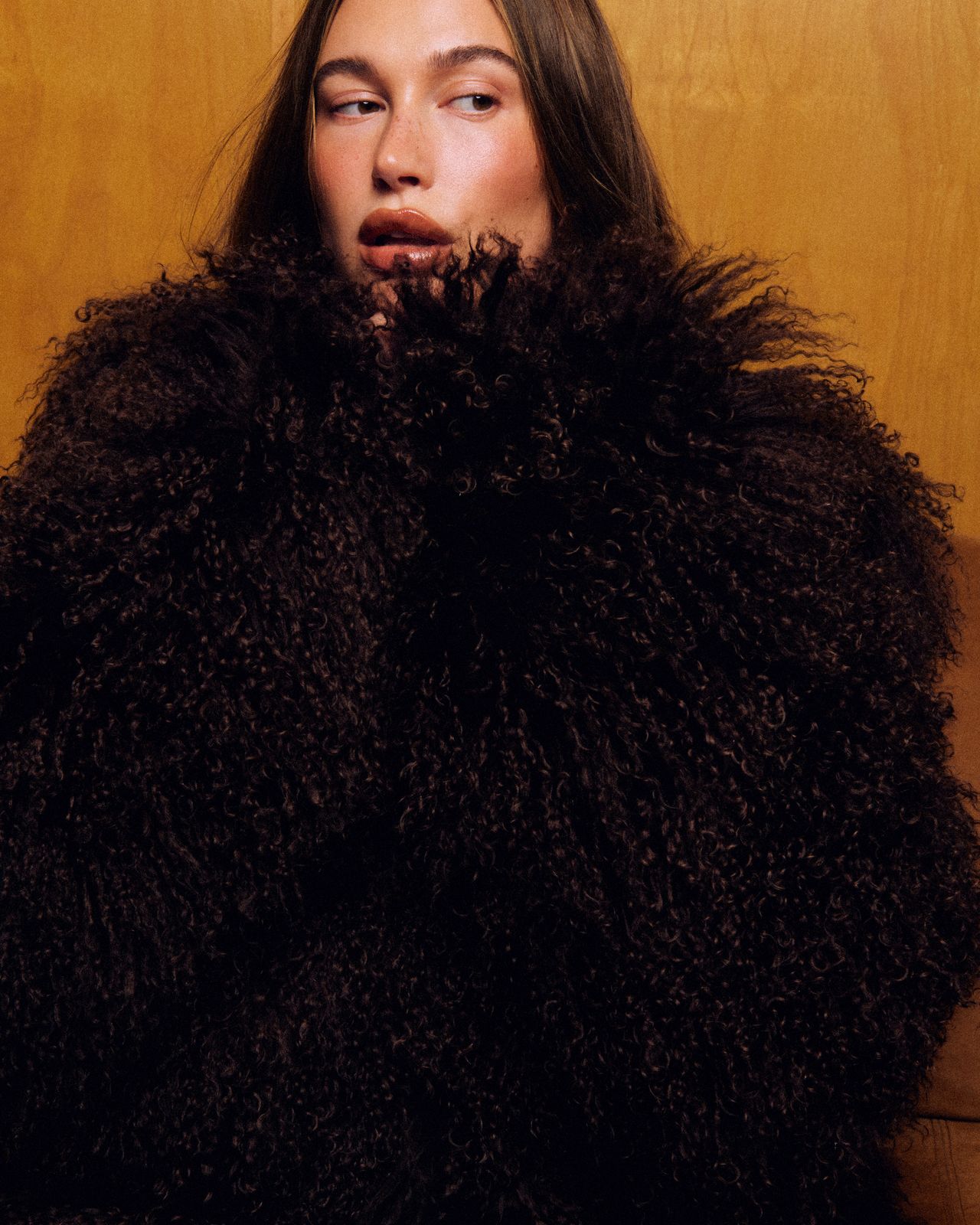 Hailey Bieber’s Chocolate Teddy Bear Coat Confirms Two Winter Outerwear ...