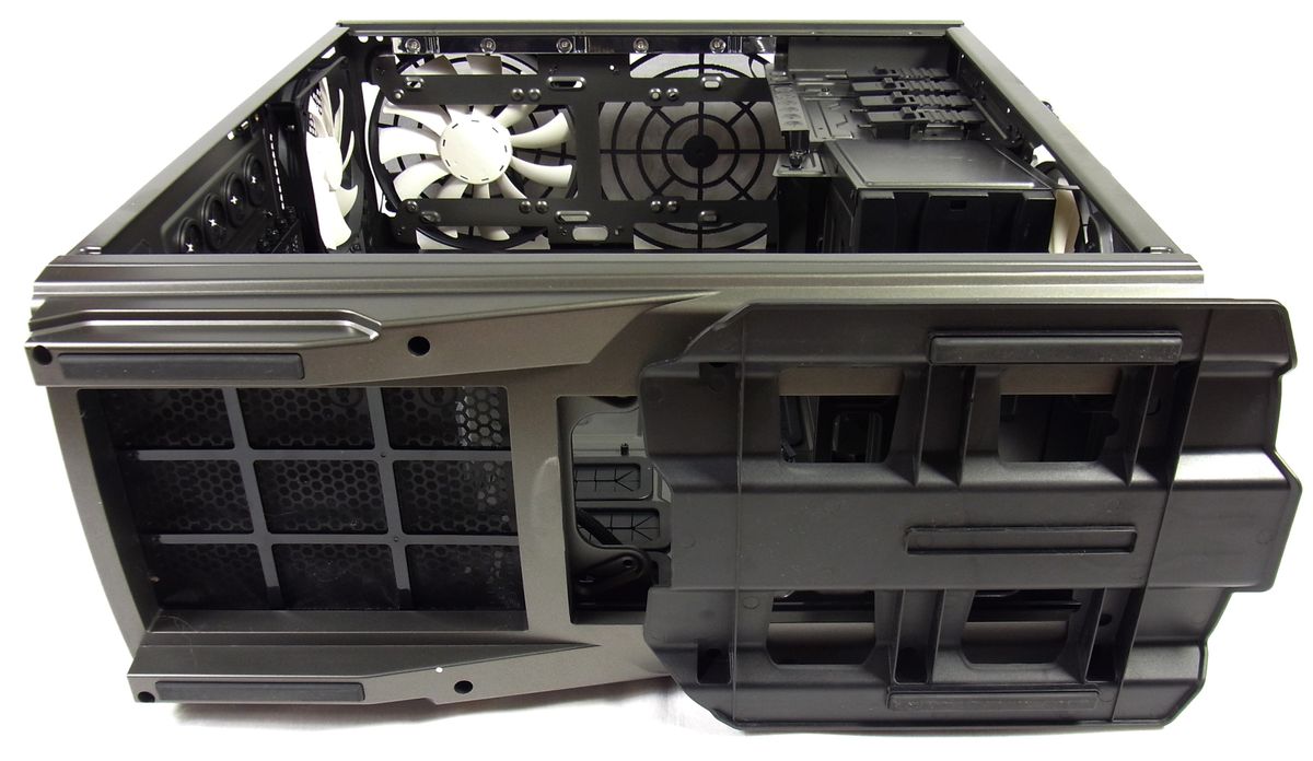Under The Plastic - NZXT Phantom 820 Case Review: Conceptualized By Enthusiasts | Tom's Hardware