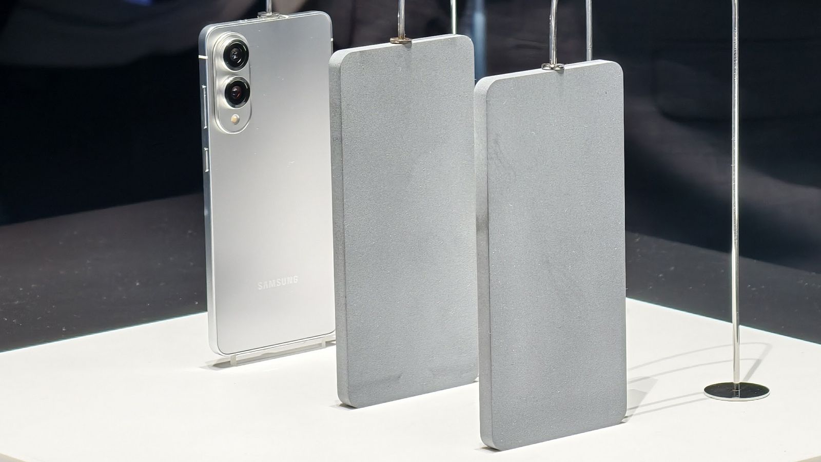 I saw the future of Samsung phones – but the Galaxy Edge leaves many ...