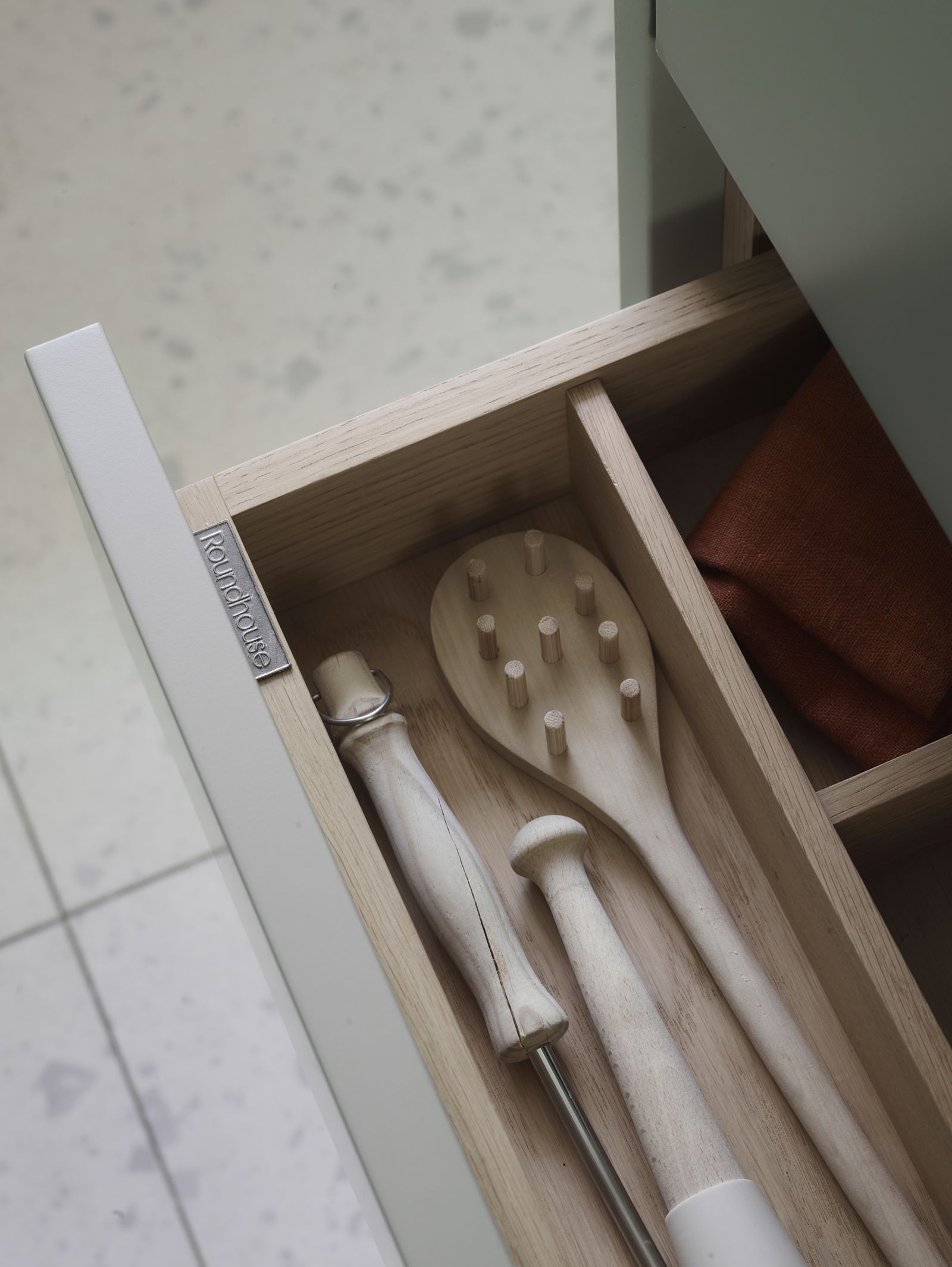 How to Organize Kitchen Utensils: An Expert Guide | Livingetc