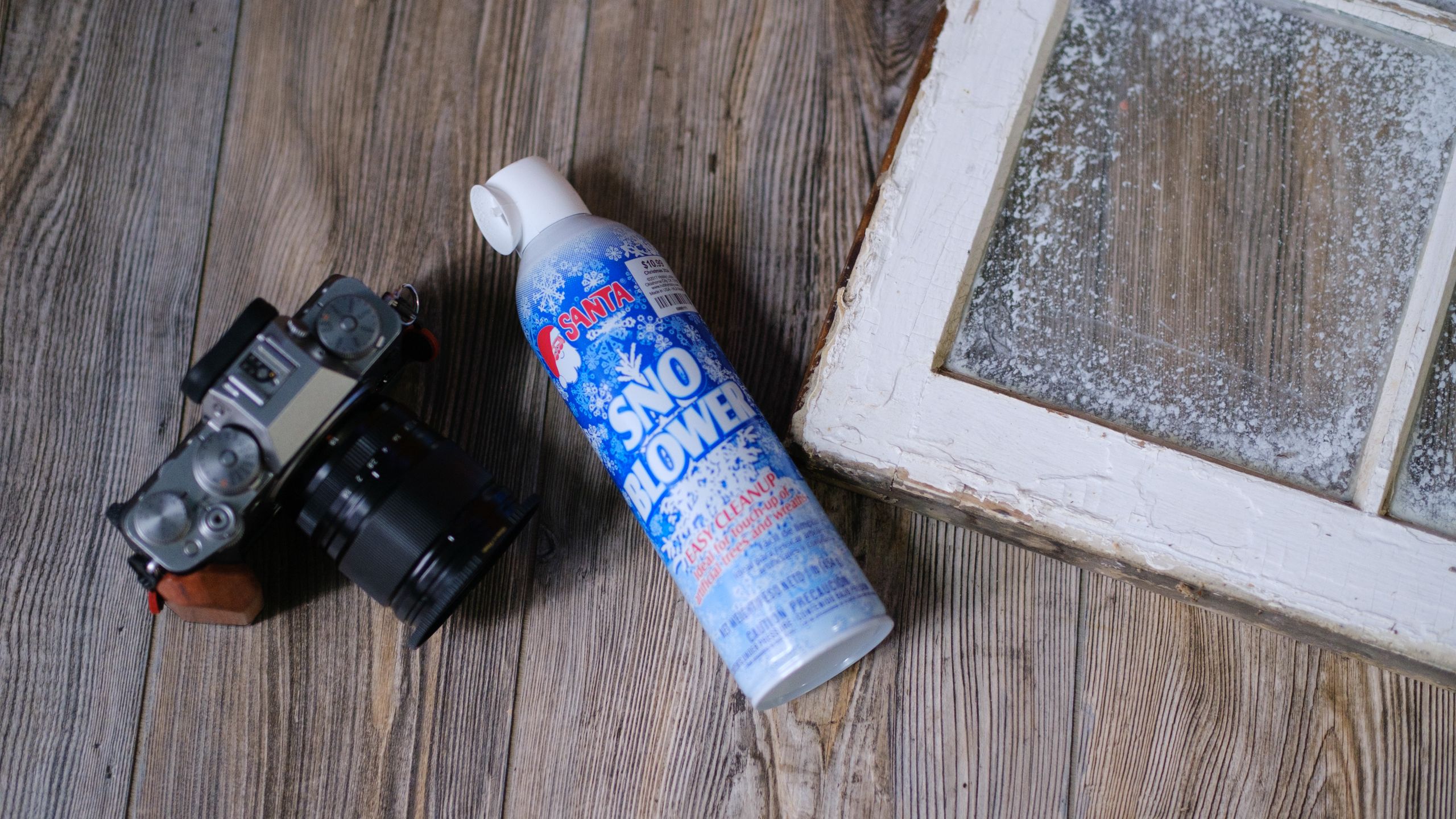 Christmas photo idea: A cheap can of spray snow and a window makes for ...