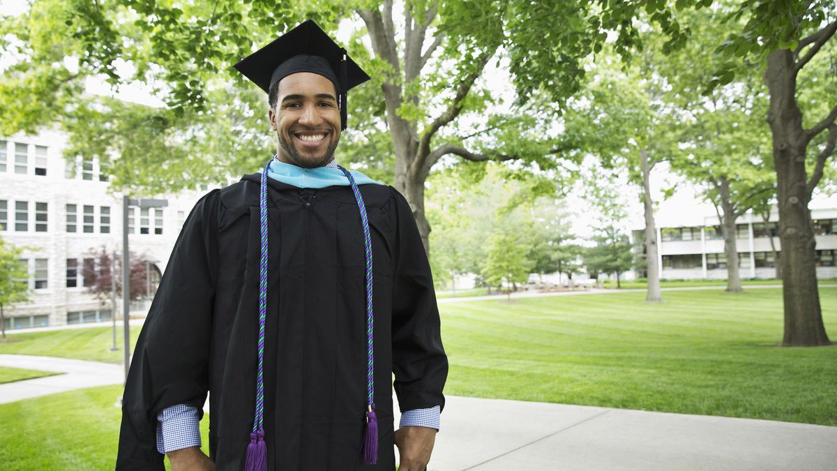 How to create the perfect graduation photo | Top Ten Reviews