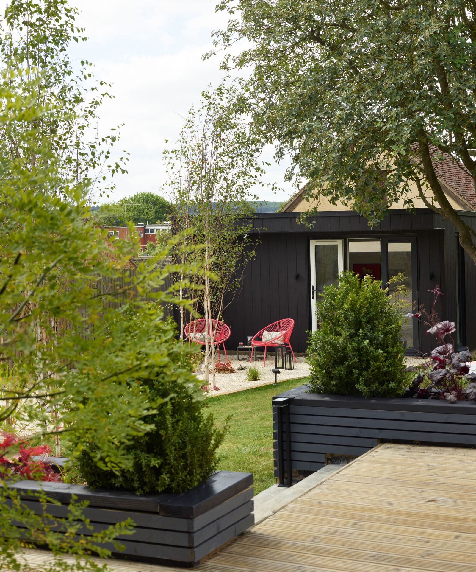 Real Home: Muddy garden transformed into a seaside-inspired oasis ...