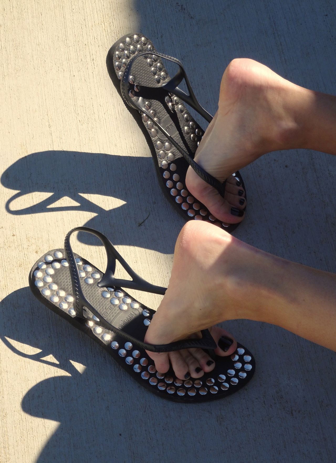 Studded Flip-Flops Are the Big Summer 2025 Sandal Trend | Who What Wear