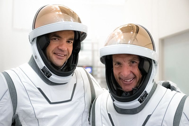 Polaris Dawn crew shows off new SpaceX spacesuits for 1st private spacewalk (photos) | Space