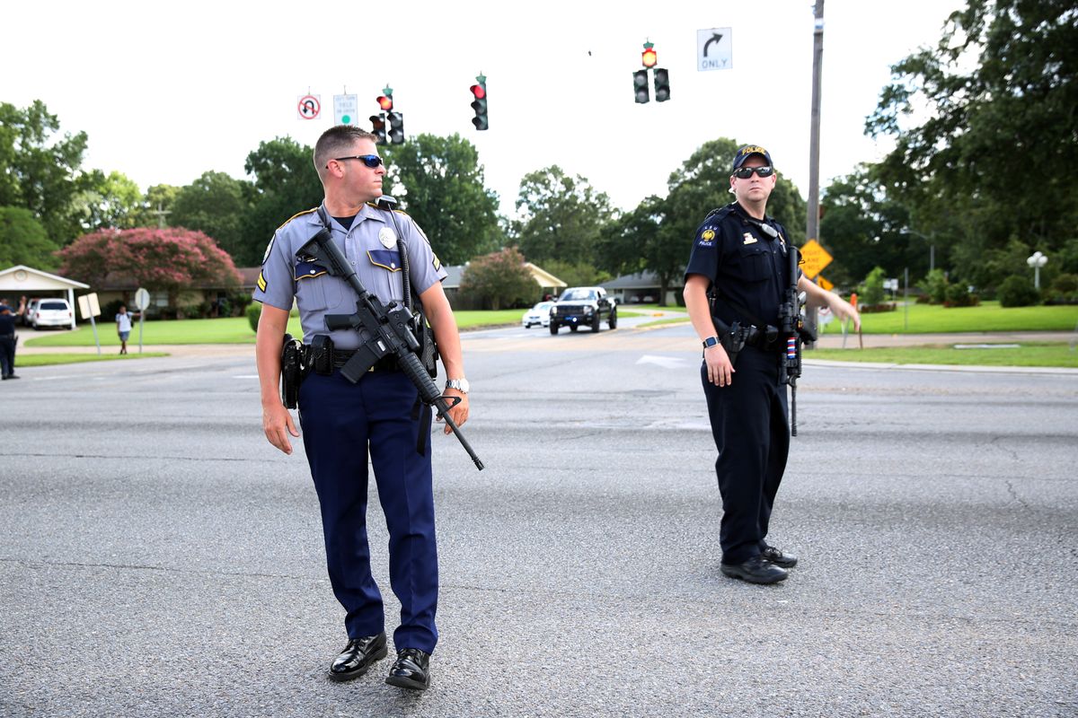 Active gunfire continues in Baton Rouge as police search for bombs ...