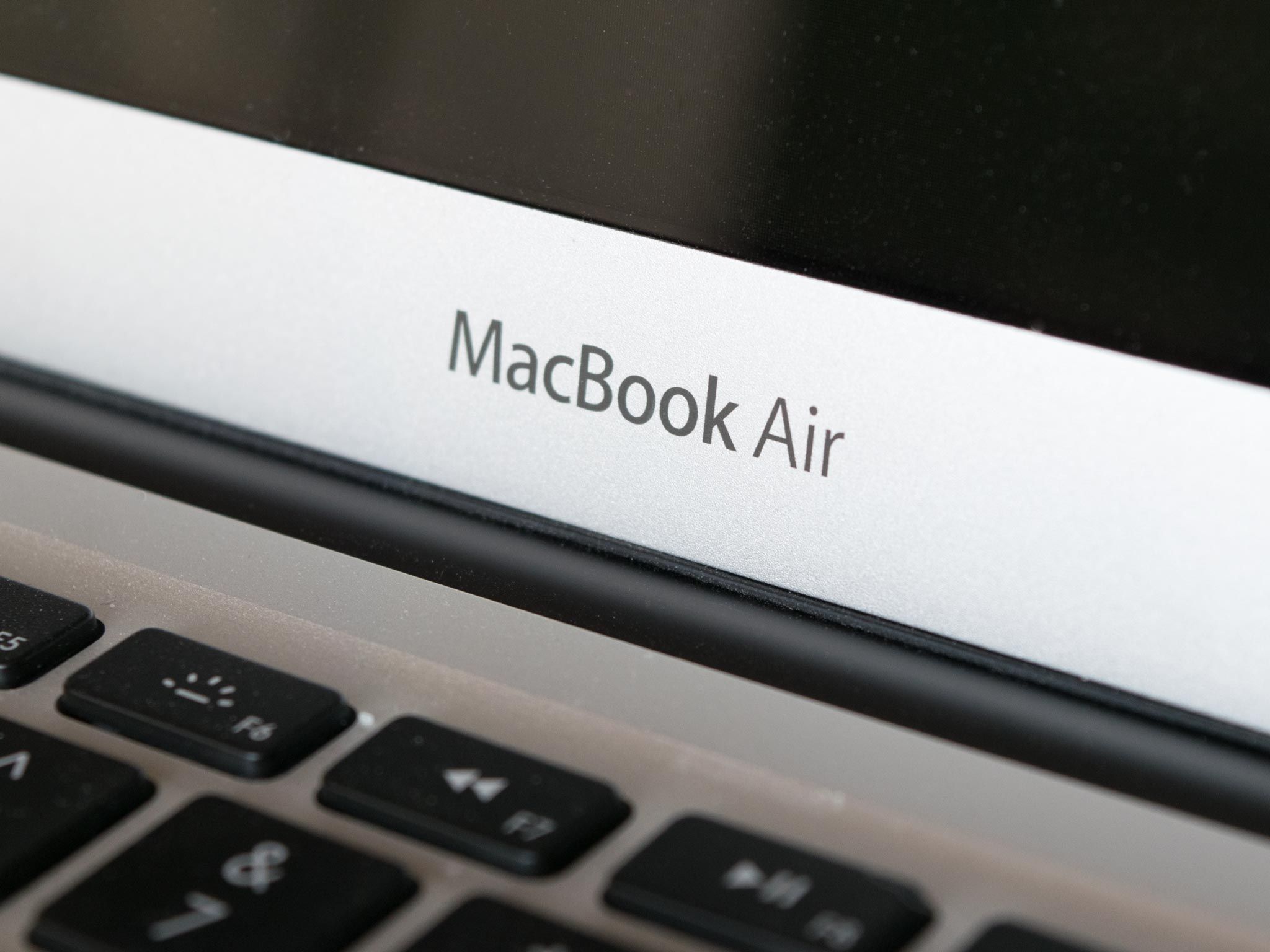 Microsoft Surface Laptop vs. Apple MacBook Air: Tech spec showdown ...