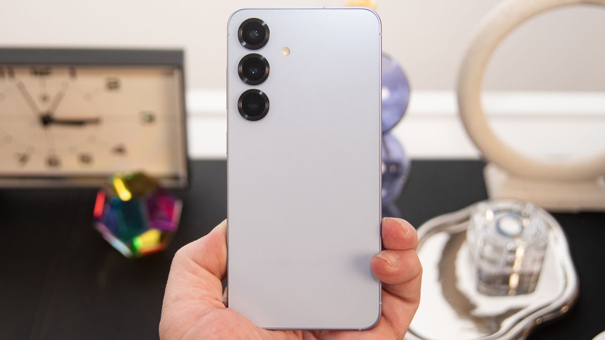 I can’t believe the Samsung Galaxy S25 is still the only phone of its ...