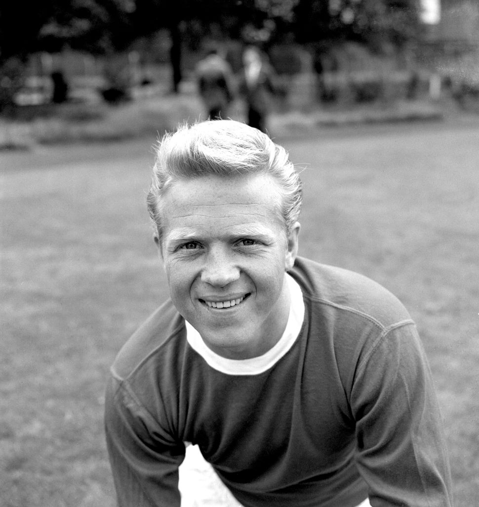 Former England forward Albert Quixall dies aged 87 | FourFourTwo