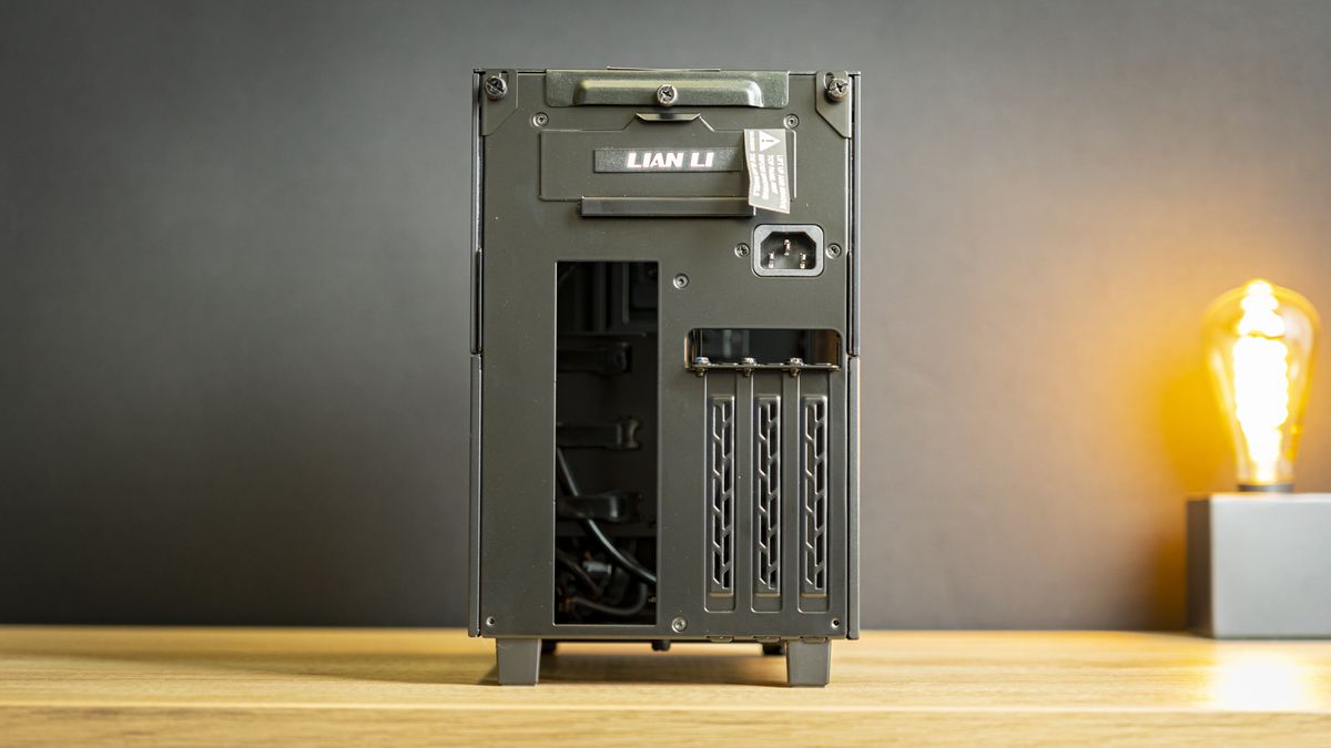 Lian Li Q58 Review: Best ITX Case Yet? | Tom's Hardware