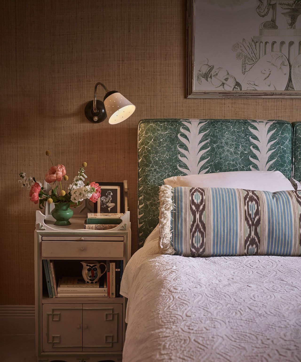 7 narrow bedroom ideas to make your space cozy | Real Homes