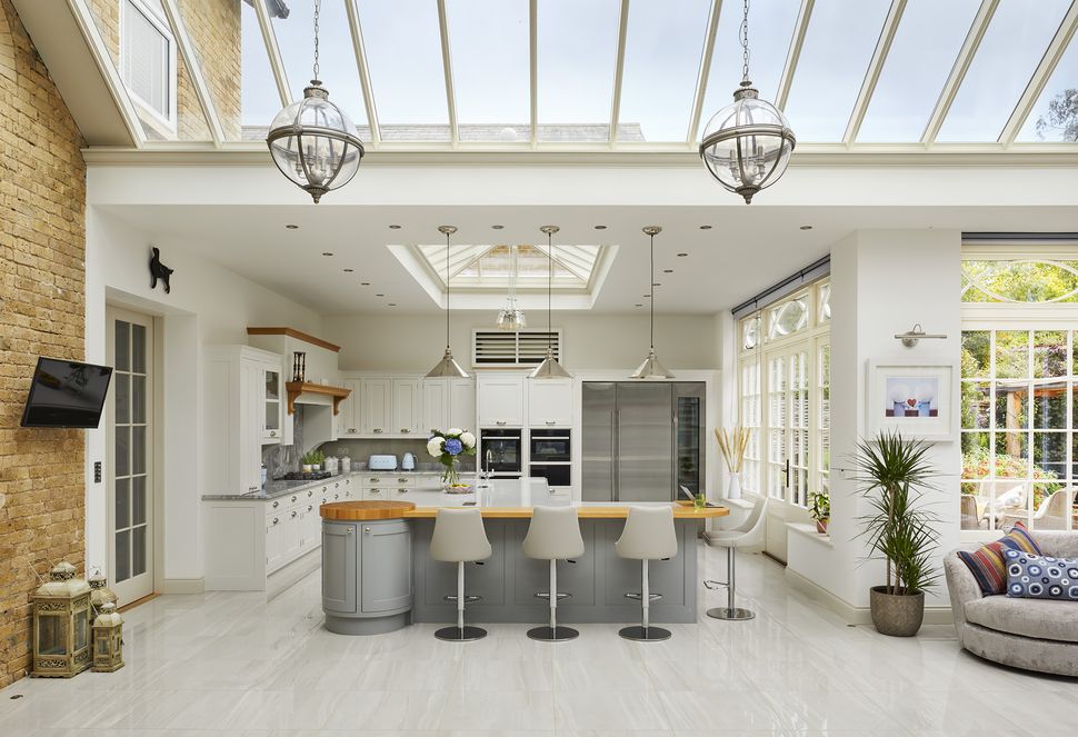 11 Conservatory Lighting Ideas to Cosy up Your Space | Homebuilding
