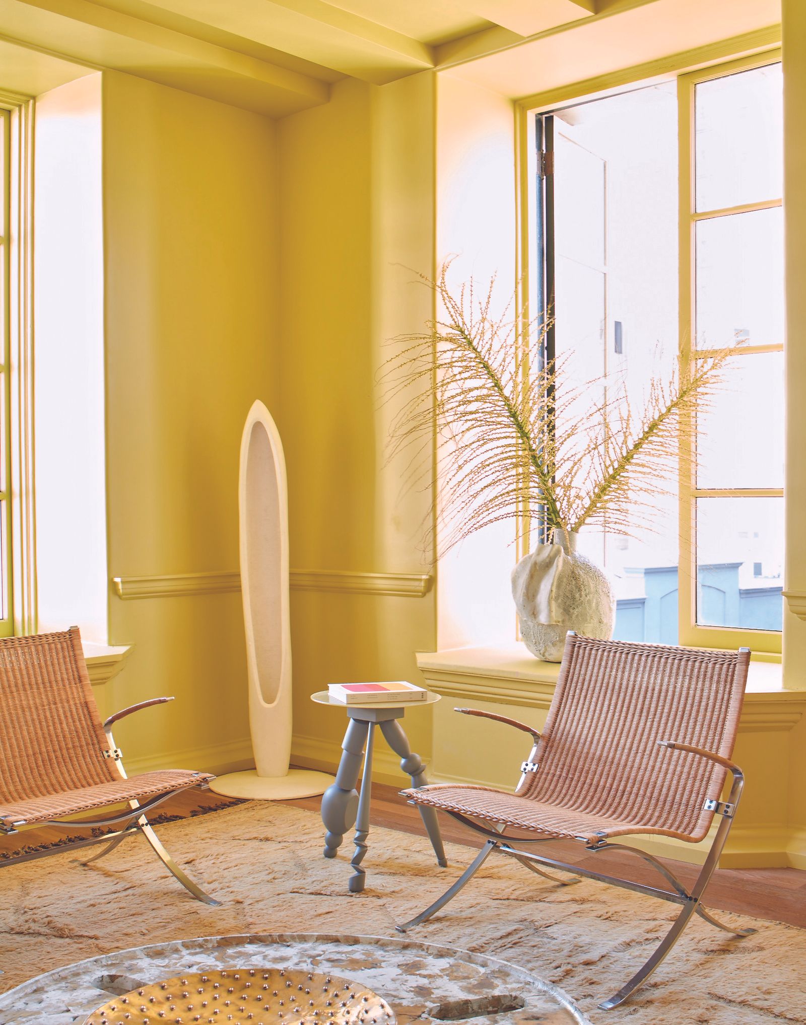 Should You Paint Ceilings and Walls the Same Color? | Livingetc