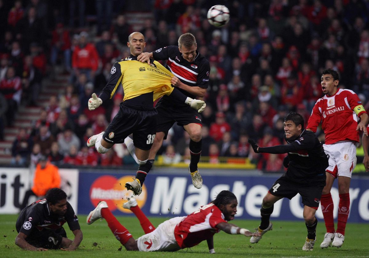 Top 10: Goalscoring goalkeepers | FourFourTwo