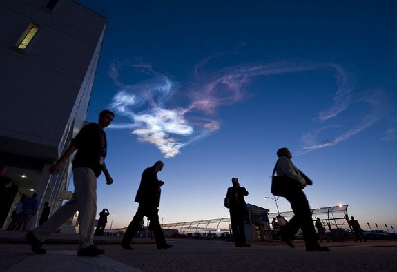 Image Gallery: Streaming Contrails | Live Science