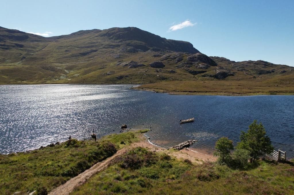 An idyllic Scottish lochside property at under £200k — with one slight ...