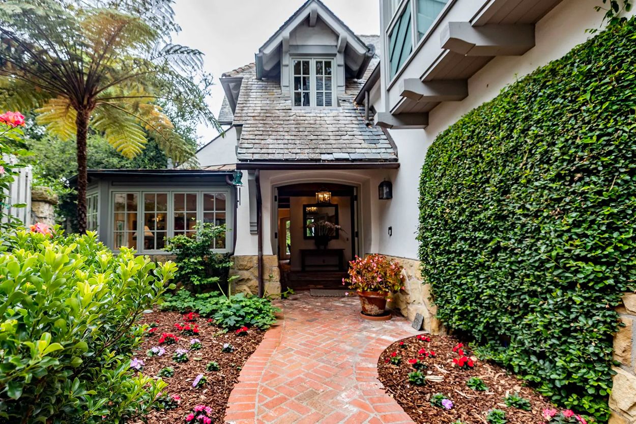 6 charming homes for book lovers | The Week