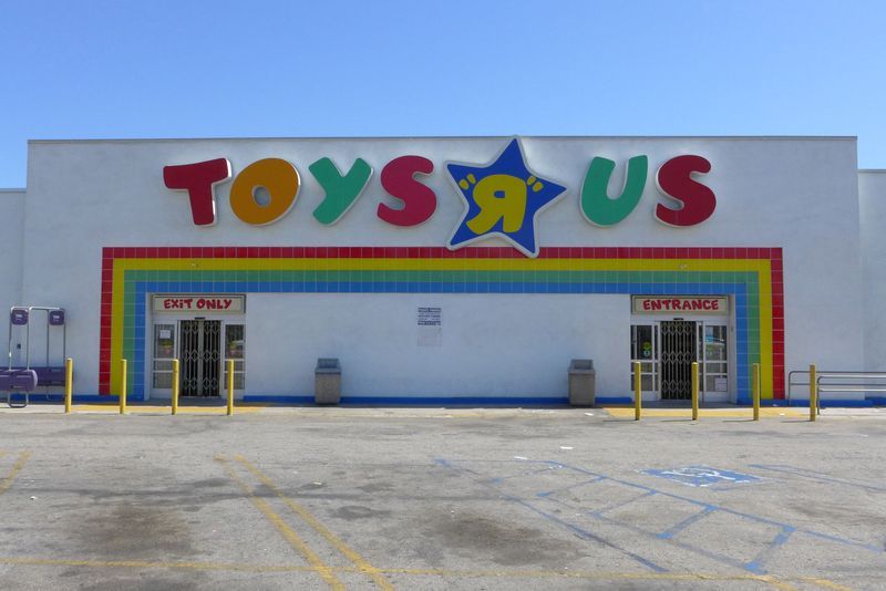 Best '90s Stores | Clothing, Book, and Movie Stores That Closed | Marie ...