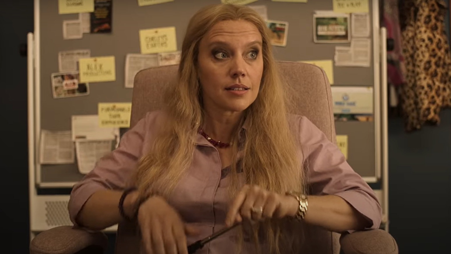Kate McKinnon transforms into Tiger King's Carole Baskin | What to Watch