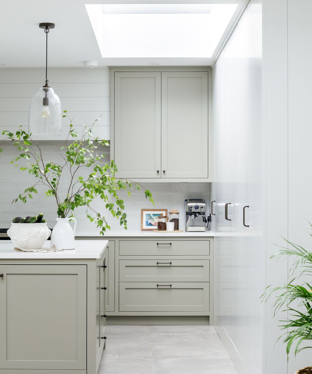 Light gray kitchen ideas: 10 soft and subtle spaces | Homes and Gardens