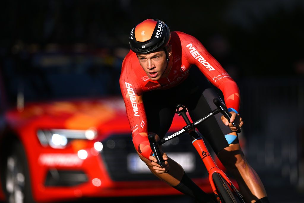 Jonathan Milan holds off Groenewegen to win stage 2 of Saudi Tour ...