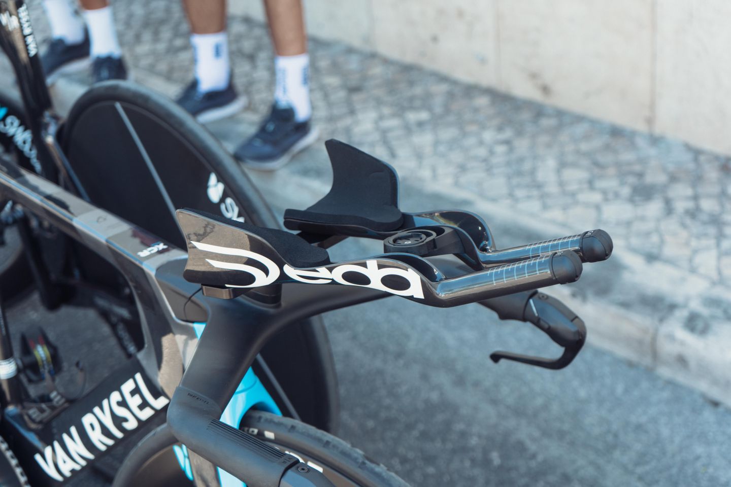 Vuelta a España time trial tech gallery - Aero bar technology leaps to ...
