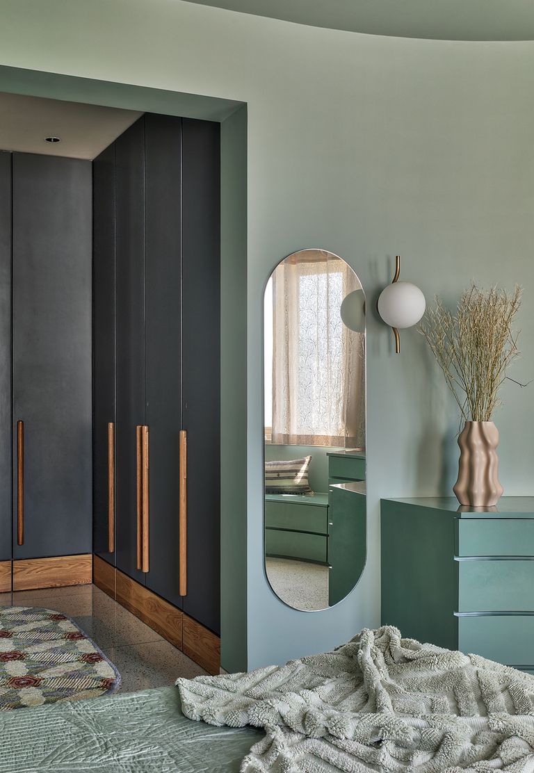 These are the biggest mistakes to avoid when hanging mirrors | Livingetc