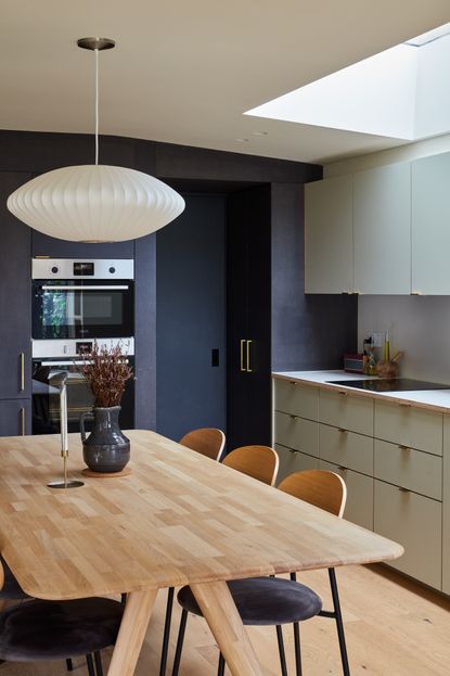 What is the '30 bags in 30 days' decluttering challenge? | Livingetc