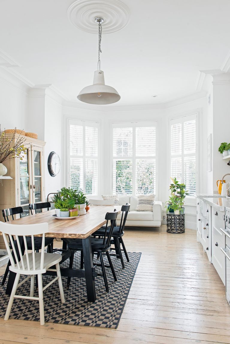 Does a kitchen table need to match cabinets? Our expert tips | Homes ...