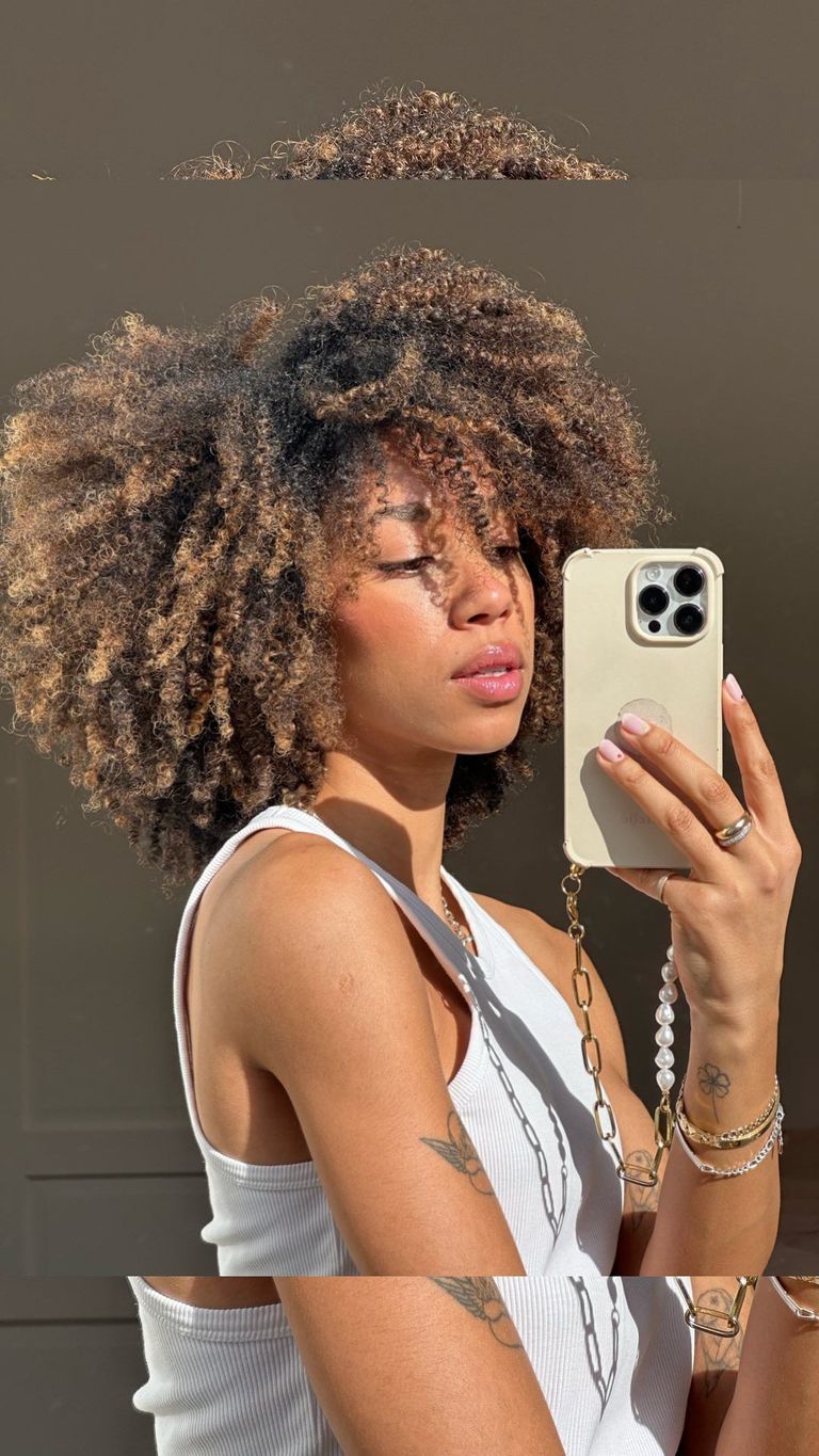 21 Stylish Eyebrow-Framing Fringe Hairstyles I'm Taking To The Salon ...