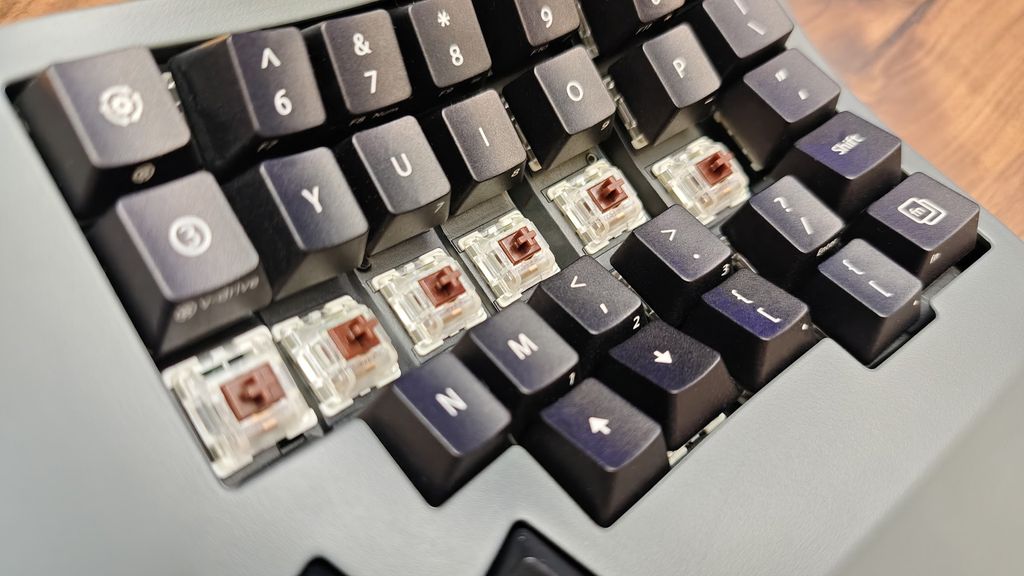 Kinesis Advantage360 Review: Niche, Comfy Keys with a Steep Learning Curve | Tom's Hardware