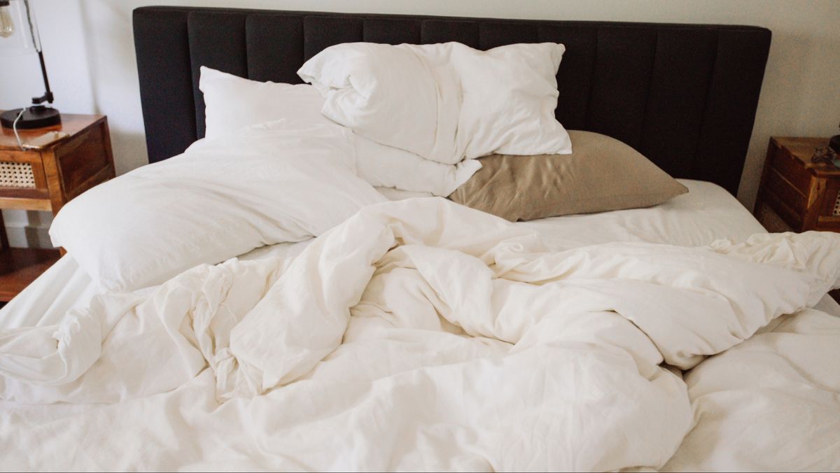 How to dress your bed for fall and stay warm without overheating | Tom ...