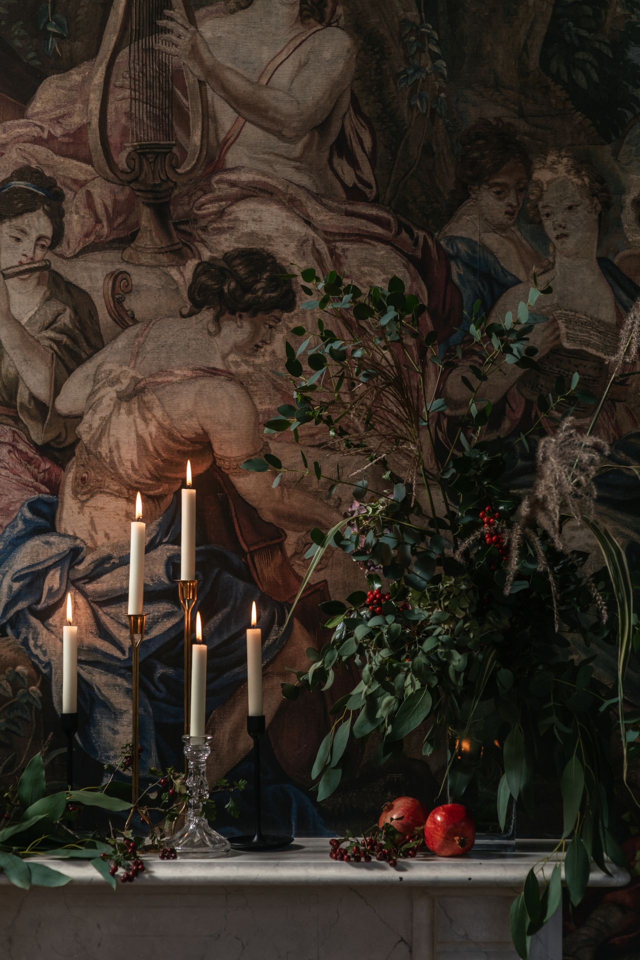 9 dark-colored Christmas decorating ideas for a festive look that's ...