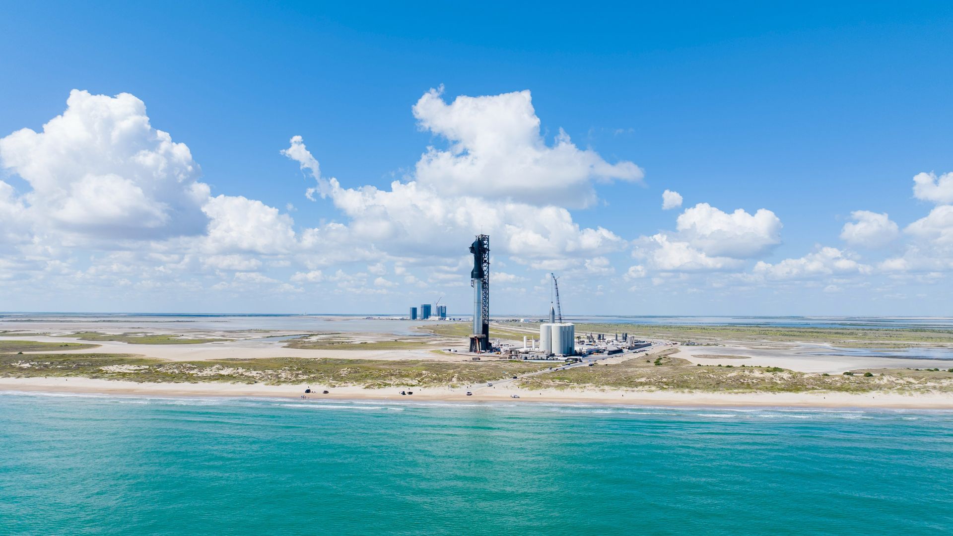SpaceX's Starship towers above turquoise waters in gorgeous photo | Space