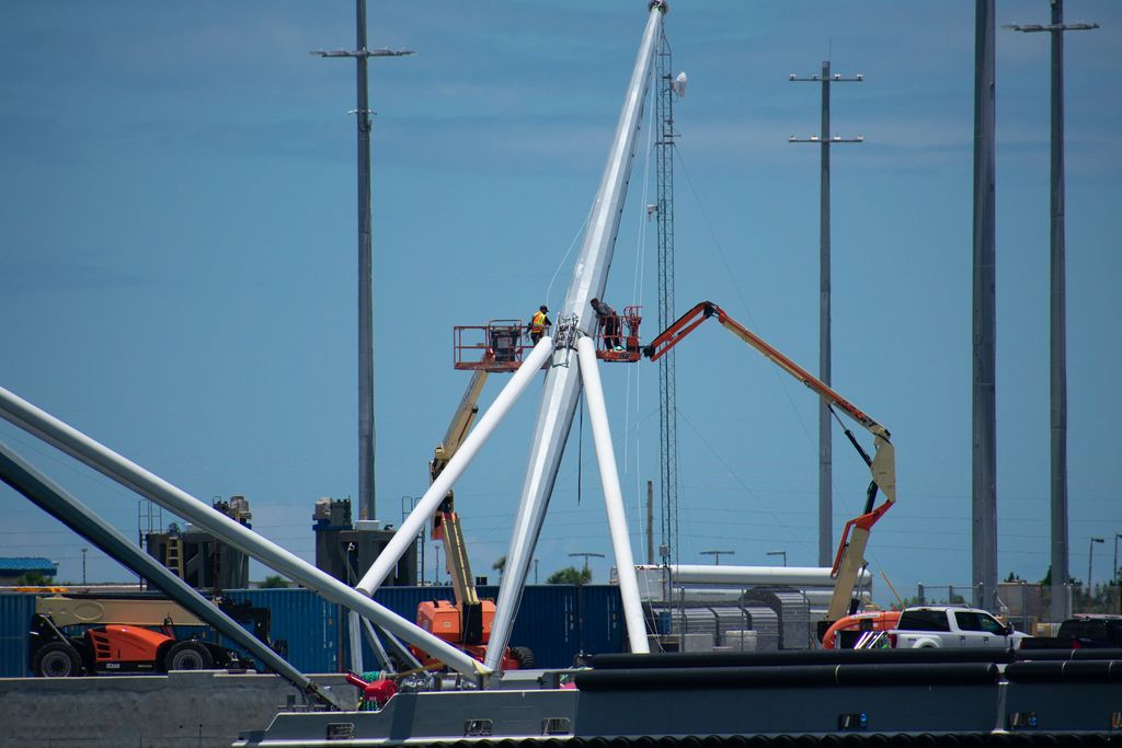 SpaceX Fairing-Snagging Ship Returns to Shore with Epic Catch (Photos ...
