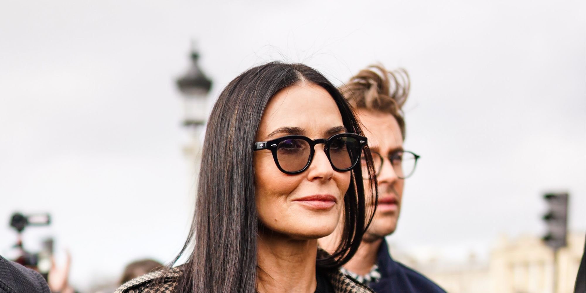Le trench-coat pied-de-poule de Demi Moore était la meilleure ...